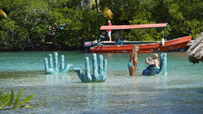 Relaxing in Roatan, in Search of the Perfect Beach | The Cruisington Times